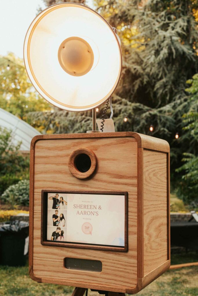 CAPTURE PHOTO BOX - LUXURY PHOTO BOOTH EXPERIENCE